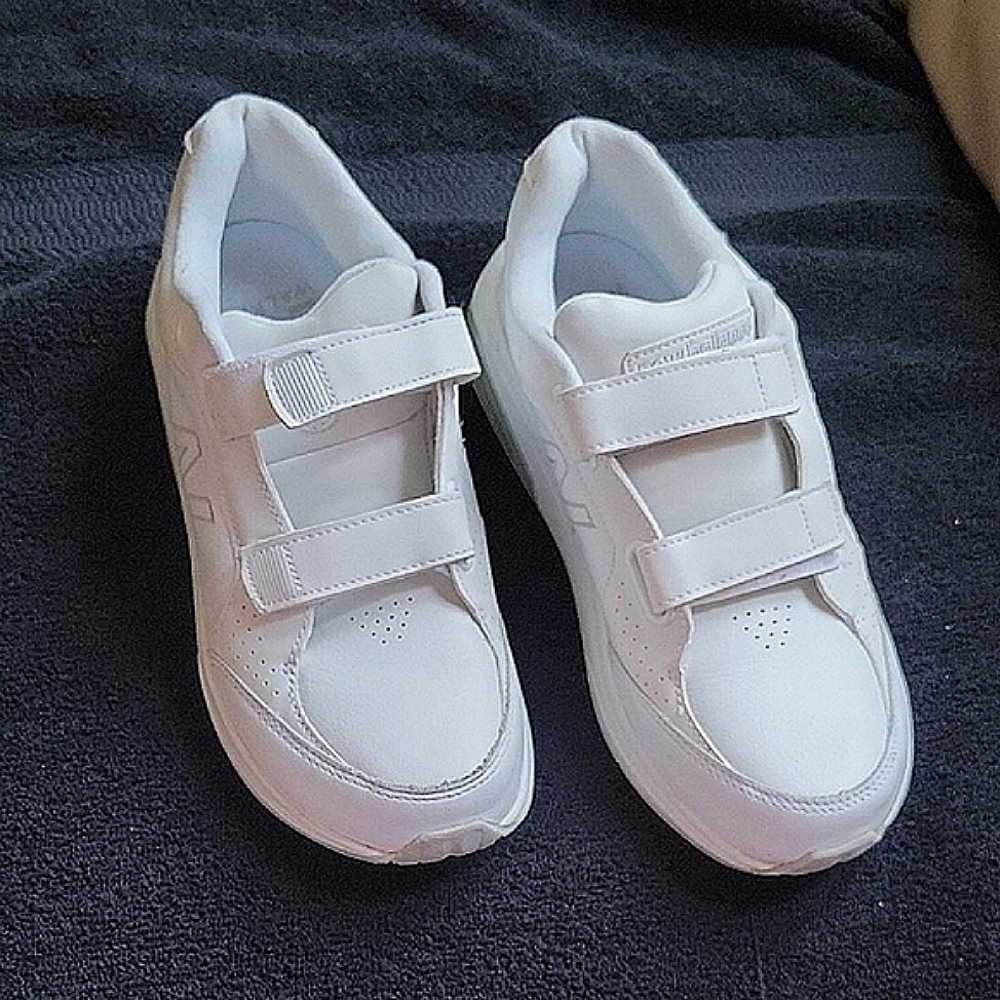 New Balance White Velcro Sneakers Minimalist Design - Gem